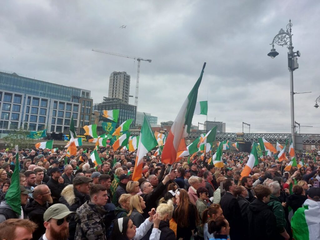 Didelės airių demonstracijos prieš imigraciją