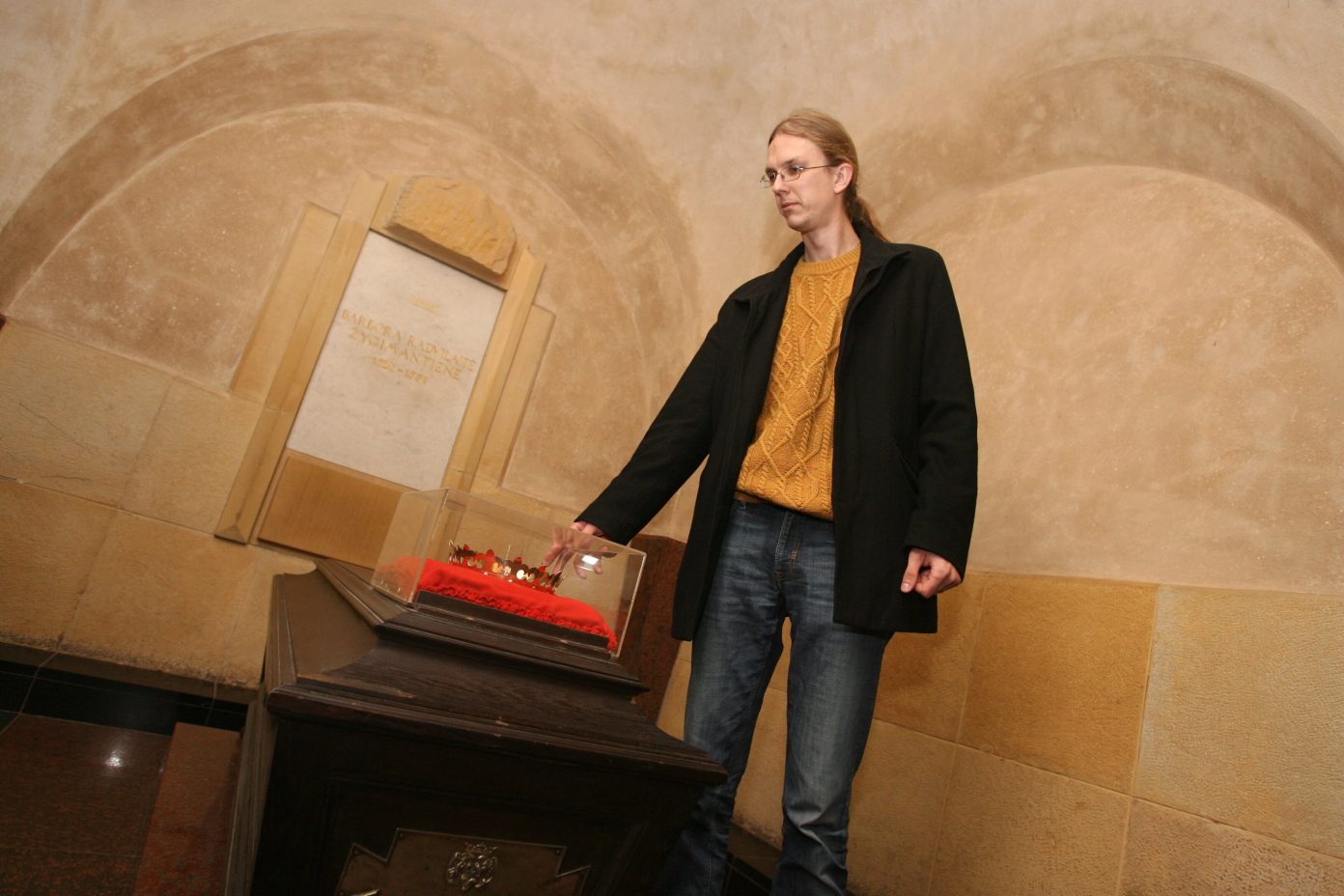 Dėl Vilniaus arkikatedros požemiuose rastų insignijų kreiptasi į ...